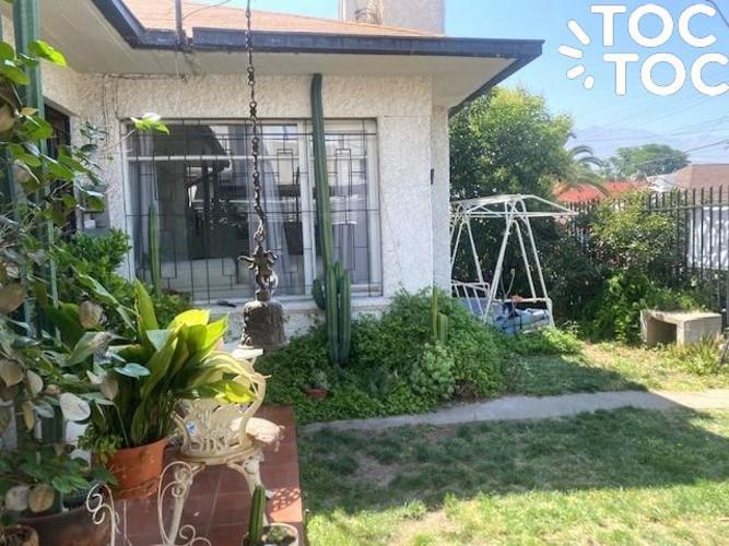 Casa en venta de 3 dorm. en Las Condes, Metro H. Magallanes